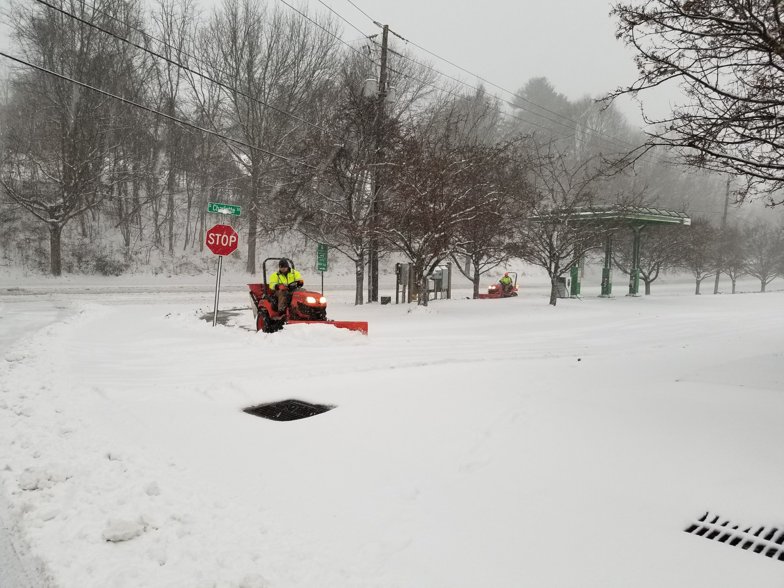 Monday snow updates: Snow plowing operations continue, focus on ...
